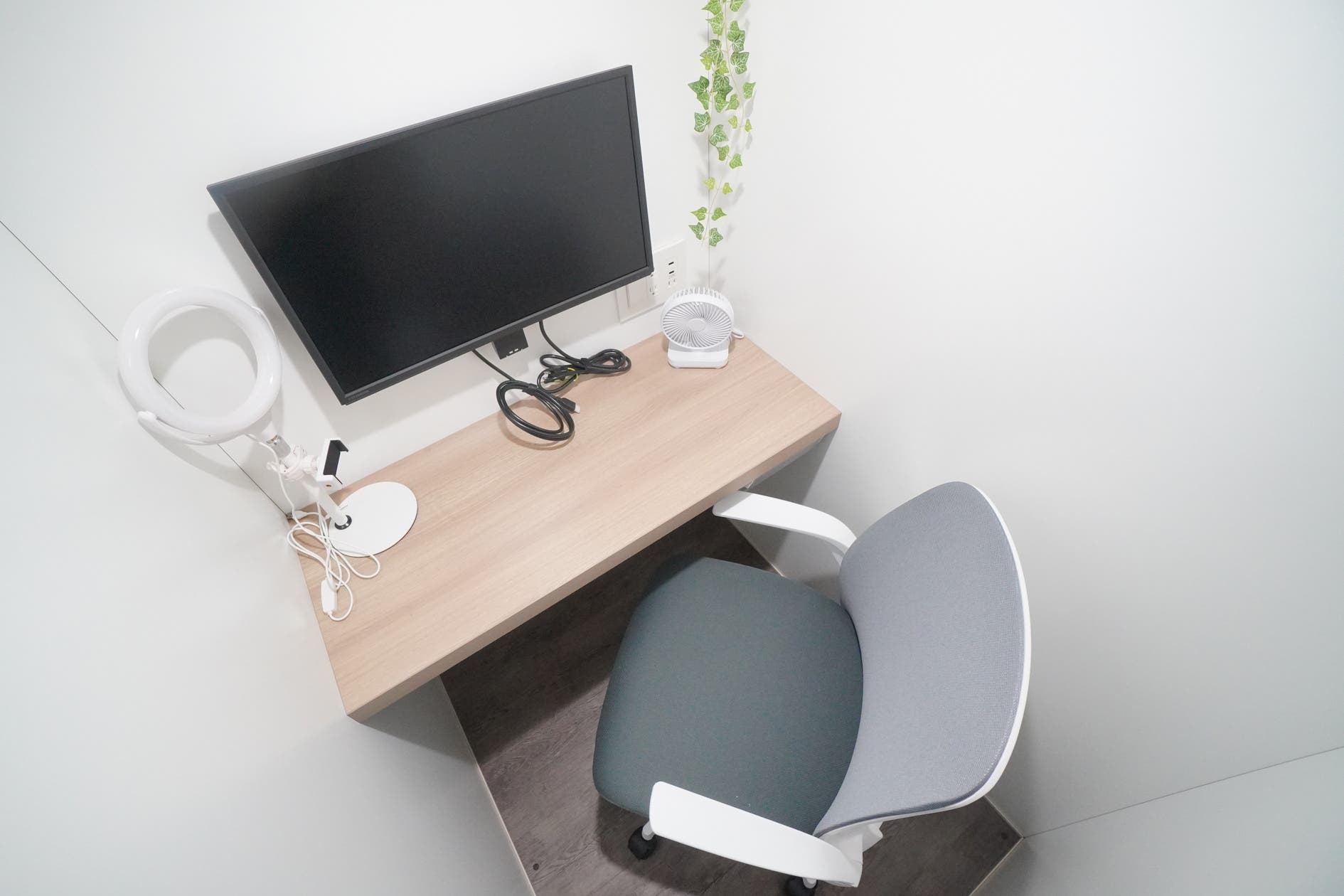 ＜ミニマルワークブース博多No.3＞完全個室ワークブース💼Wi-Fi📶モニター🖥テレワーク/ZOOM/自習/作業場所の写真5