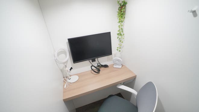 <ミニマルワークブース博多No.4>完全個室ワークブース💼Wi-Fi📶モニター🖥テレワーク/ZOOM/自習/作業場所の写真1
