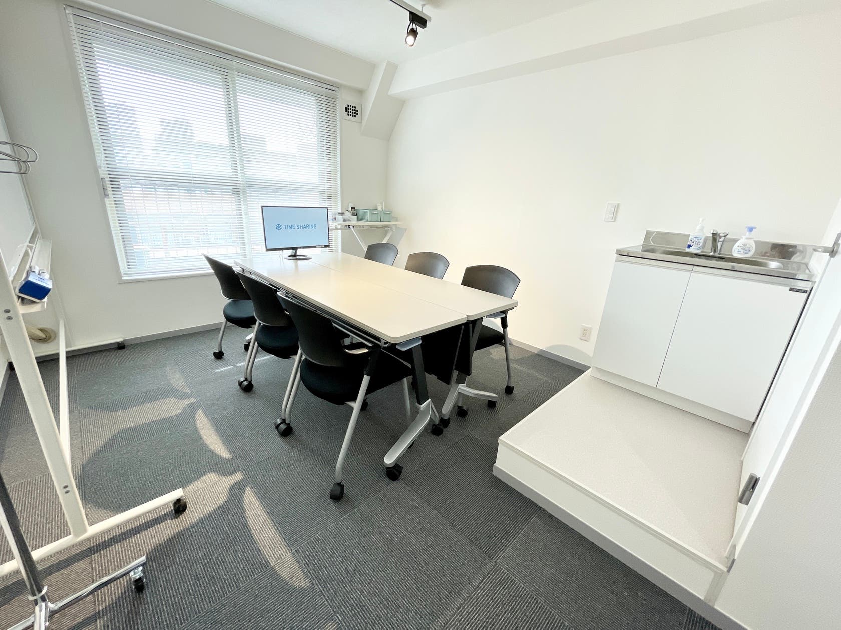1001【新宿御苑前駅2分】オプション料金0円で設備・備品使い放題♪WiFi無料♥便利な駅近会議室の写真5