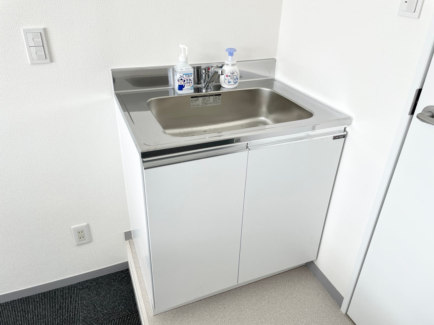 1001【新宿御苑前駅2分】オプション料金0円で設備・備品使い放題♪WiFi無料♥便利な駅近会議室の写真6