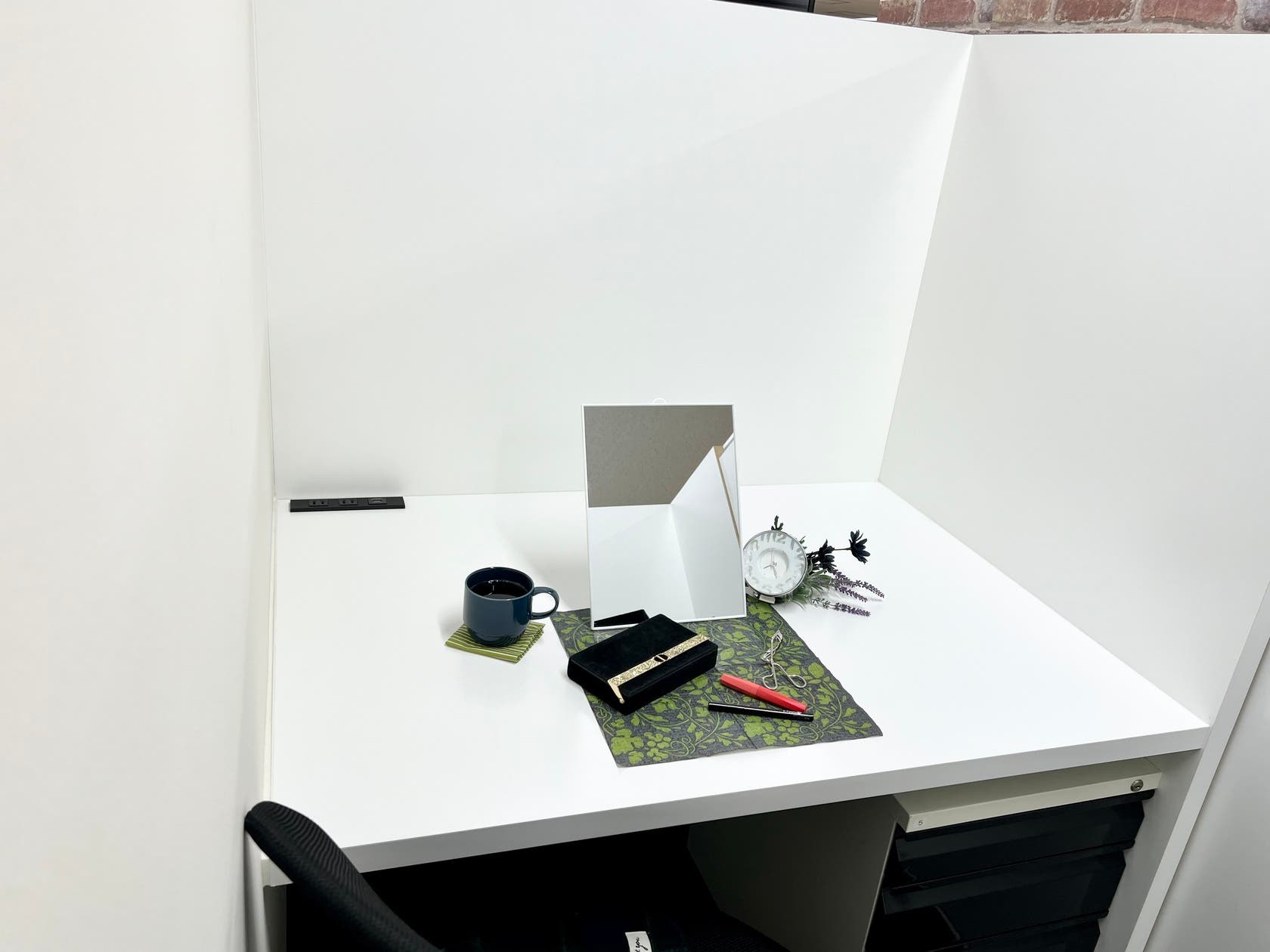 1名用広々個室１ (モニターなし)　PC作業/Web会議/ちょっとした休憩など　※完全個室ではありません※の写真6