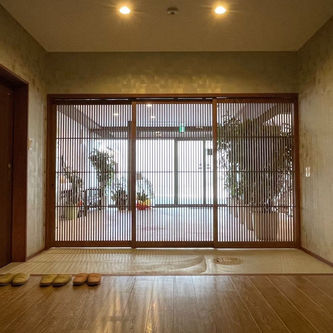 近鉄・JR桜井駅から徒歩5分　約80㎡オールフローリングで壁面鏡張り、天井高2.7ｍ、インスタ映えするお洒落な空間の写真19