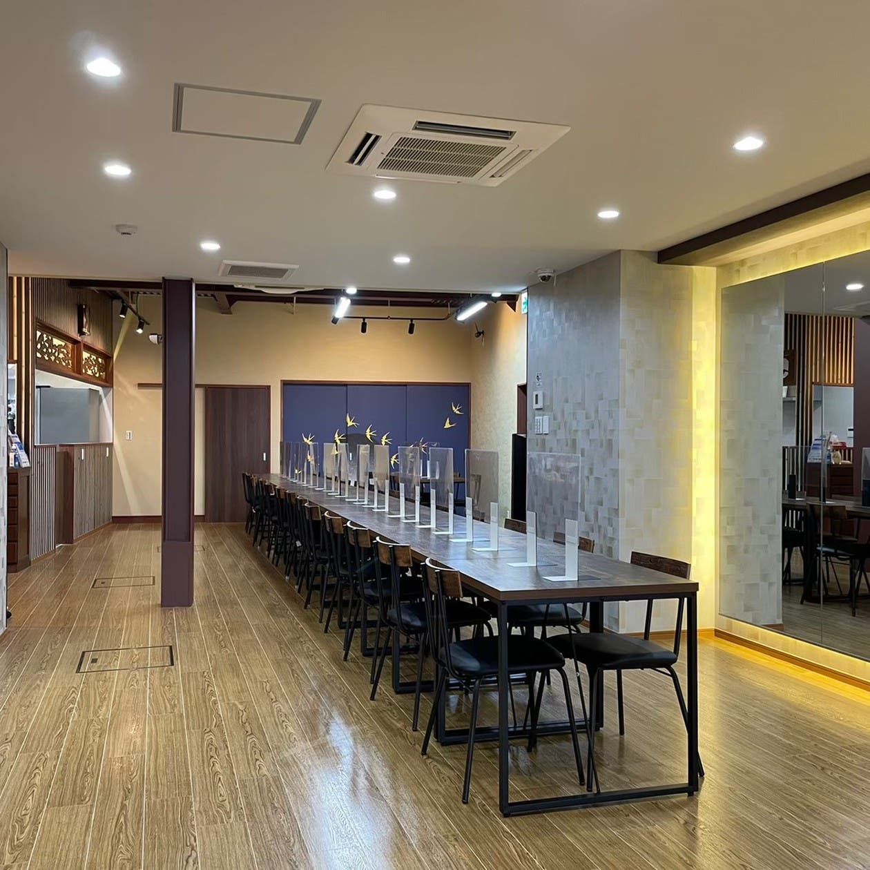 近鉄・JR桜井駅から徒歩5分　約80㎡オールフローリングで壁面鏡張り、天井高2.7ｍ、インスタ映えするお洒落な空間の写真22