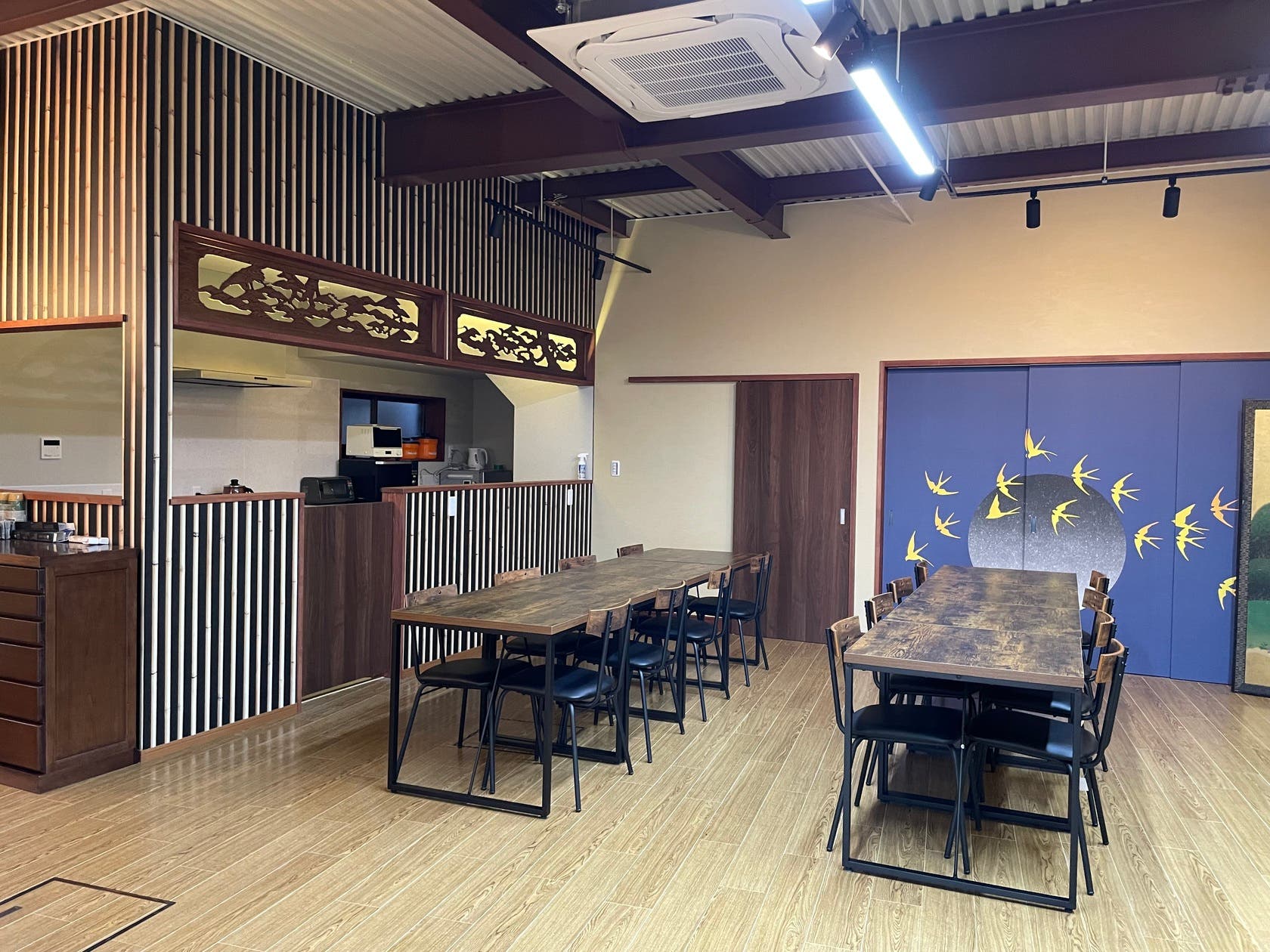 近鉄・JR桜井駅から徒歩5分　約80㎡オールフローリングで壁面鏡張り、天井高2.7ｍ、インスタ映えするお洒落な空間の写真23