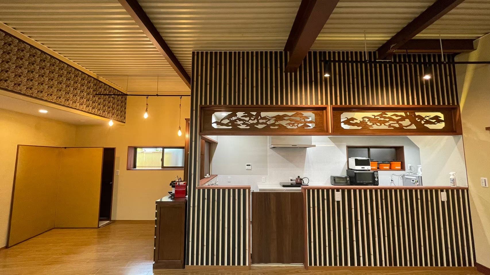 近鉄・JR桜井駅から徒歩5分　約80㎡オールフローリングで壁面鏡張り、天井高2.7ｍ、インスタ映えするお洒落な空間の写真24