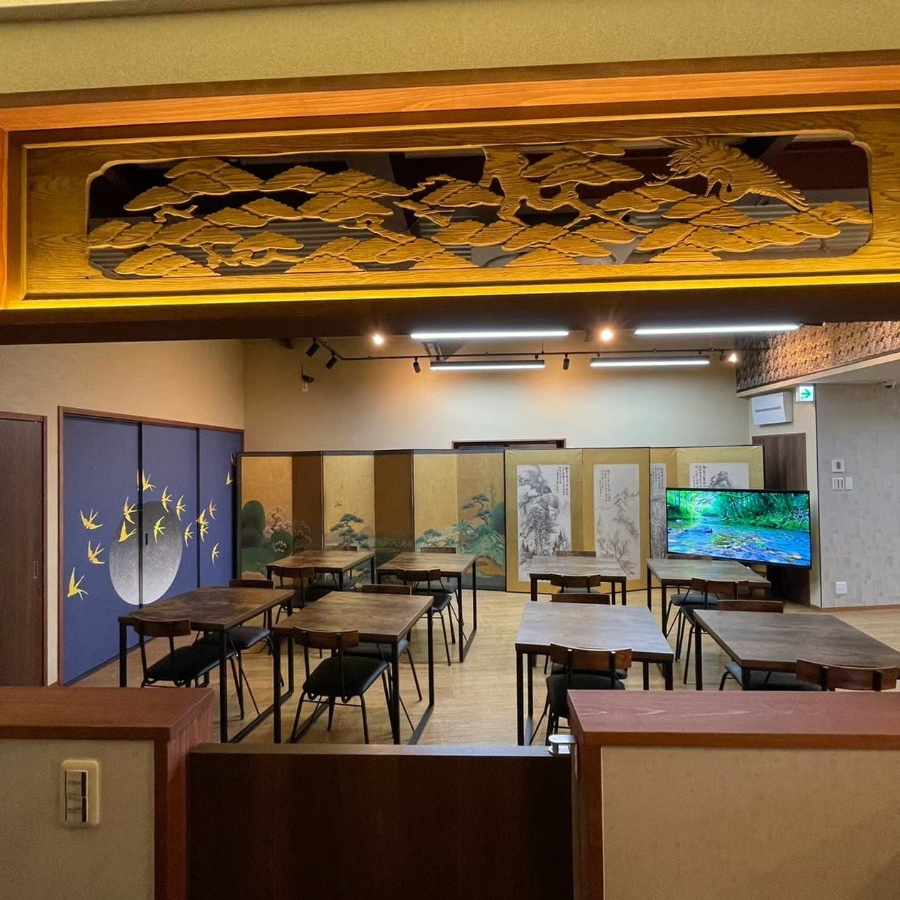 近鉄・JR桜井駅から徒歩5分　約80㎡オールフローリングで壁面鏡張り、天井高2.7ｍ、インスタ映えするお洒落な空間の写真26