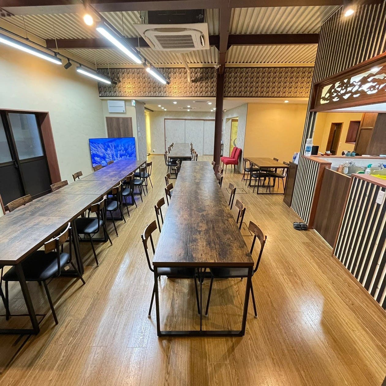 近鉄・JR桜井駅から徒歩5分　約80㎡オールフローリングで壁面鏡張り、天井高2.7ｍ、インスタ映えするお洒落な空間の写真27