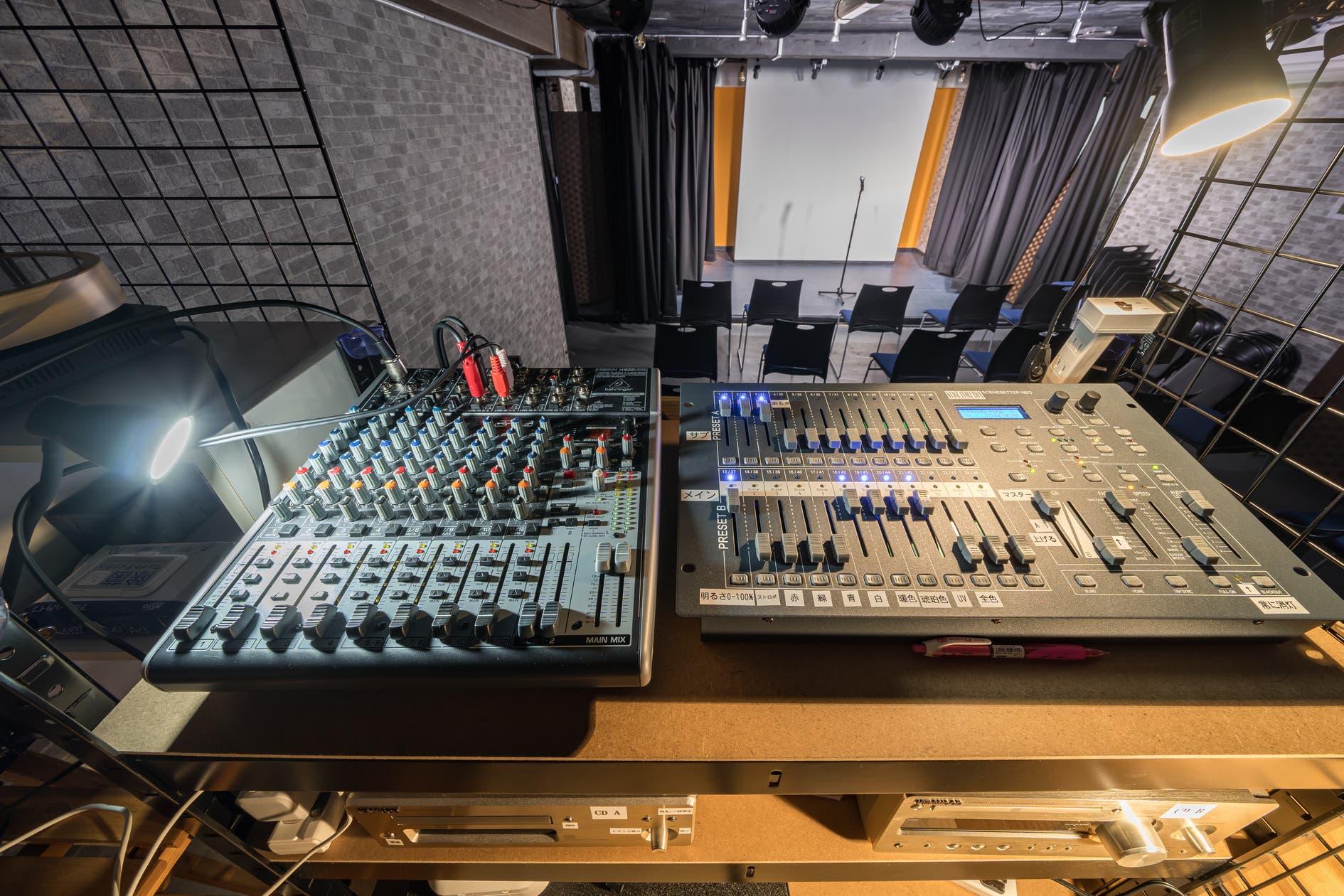 劇場レンタルライブスタジオです。客席キャパ40席。池袋駅徒歩3分です。の写真3