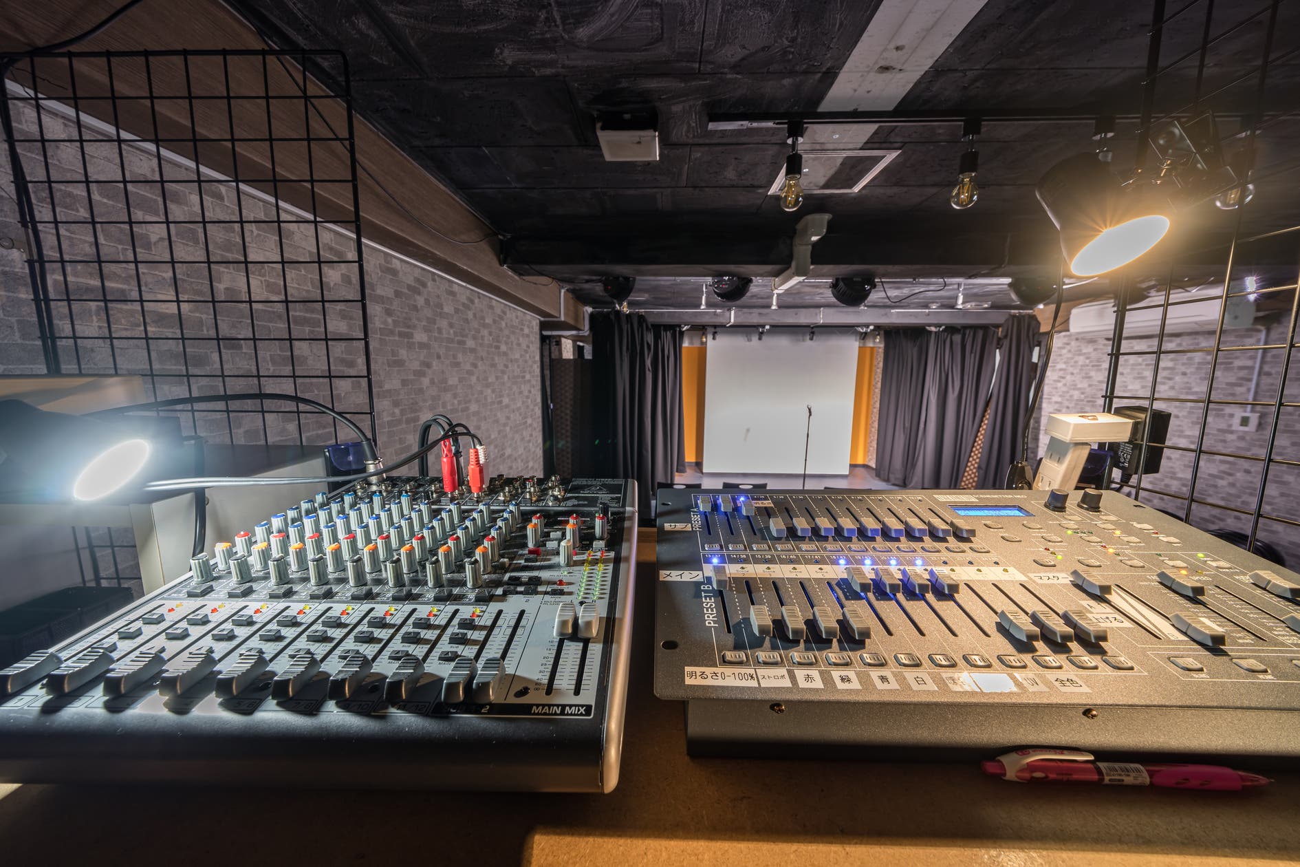 劇場レンタルライブスタジオです。客席キャパ40席。池袋駅徒歩3分です。の写真4