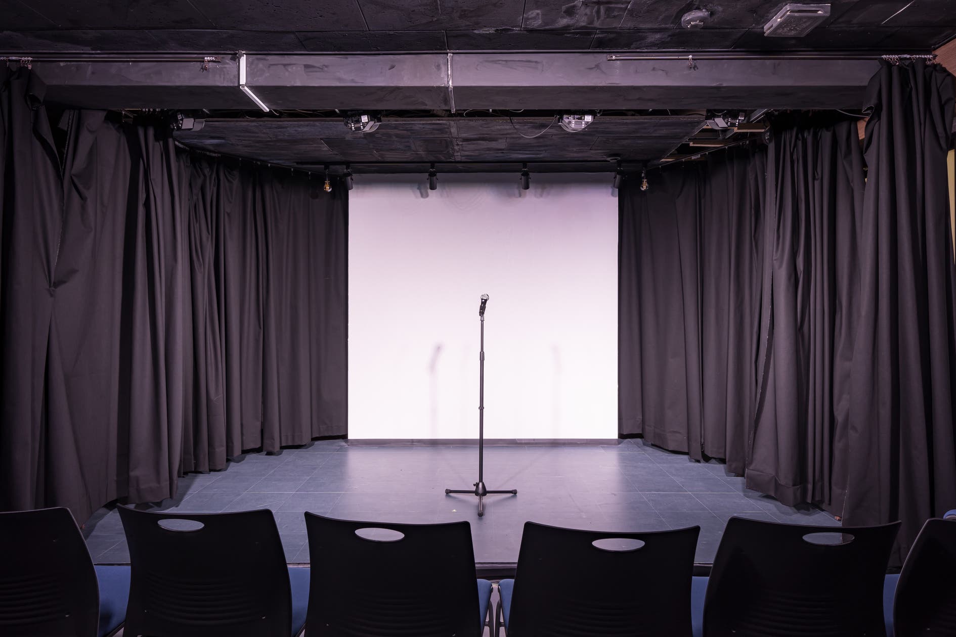 劇場レンタルライブスタジオです。客席キャパ40席。池袋駅徒歩3分です。の写真5