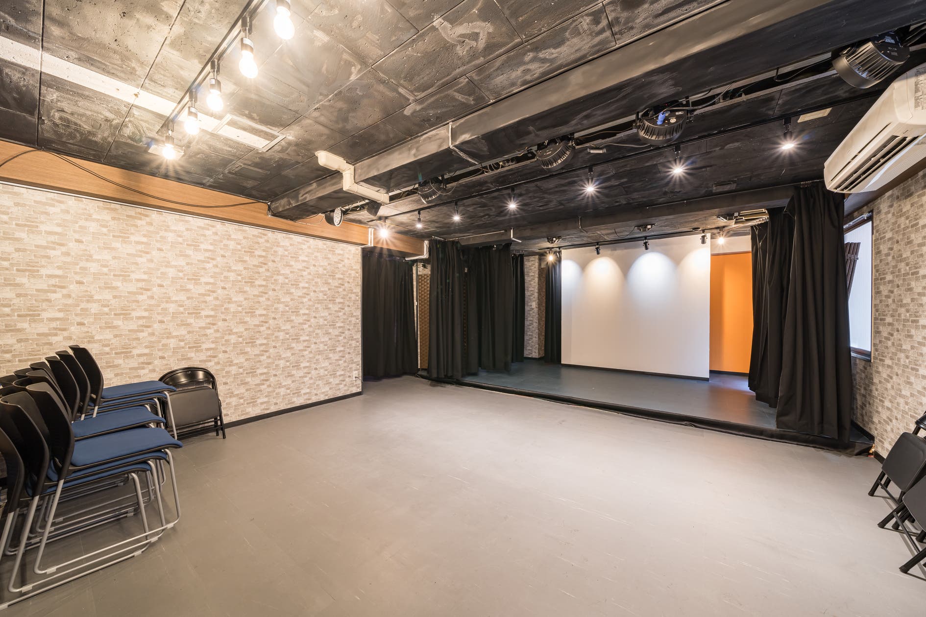 劇場レンタルライブスタジオです。客席キャパ40席。池袋駅徒歩3分です。の写真15