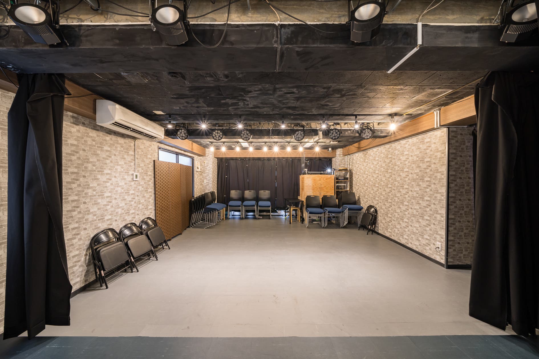 劇場レンタルライブスタジオです。客席キャパ40席。池袋駅徒歩3分です。の写真16