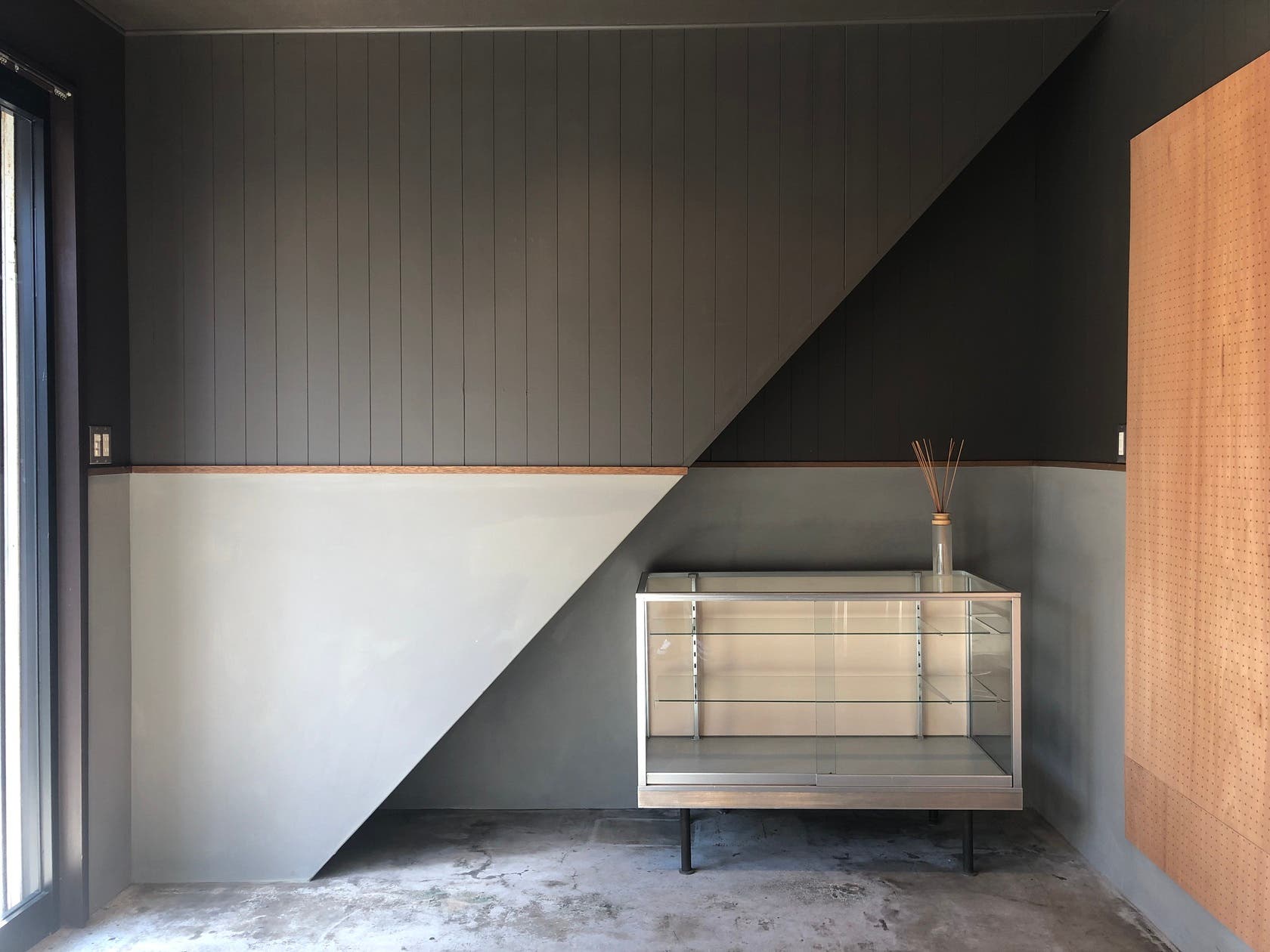 ポップアップストアやアパレルの展示会に最適な通り沿いに面した路面スペースの写真1