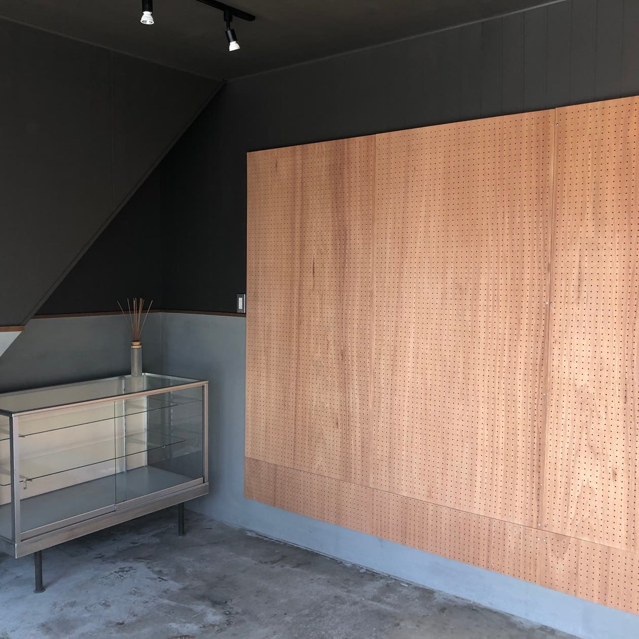 ポップアップストアやアパレルの展示会に最適な通り沿いに面した路面スペースの写真2