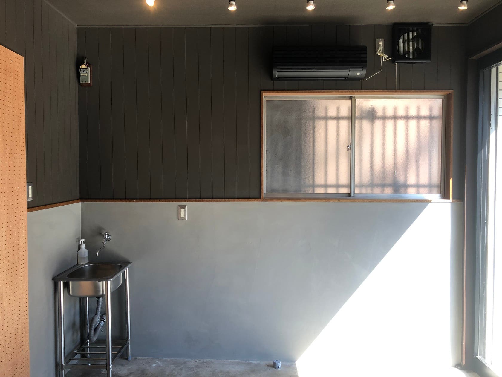 ポップアップストアやアパレルの展示会に最適な通り沿いに面した路面スペースの写真3