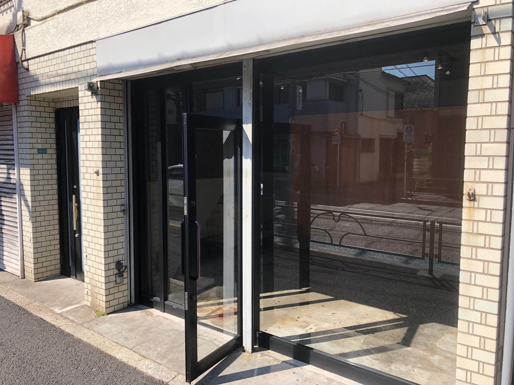 ポップアップストアやアパレルの展示会に最適な通り沿いに面した路面スペースの写真6