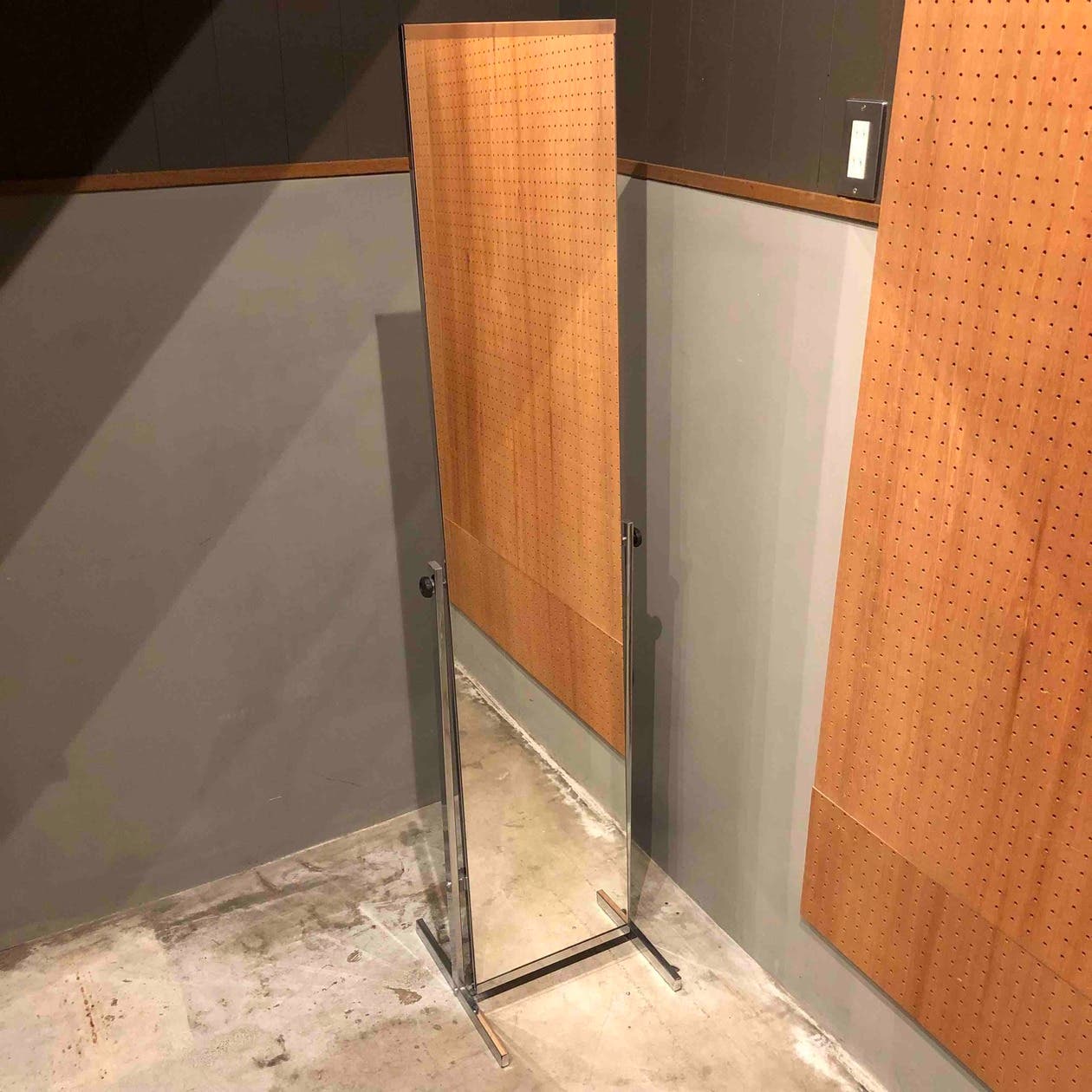 ポップアップストアやアパレルの展示会に最適な通り沿いに面した路面スペースの写真12