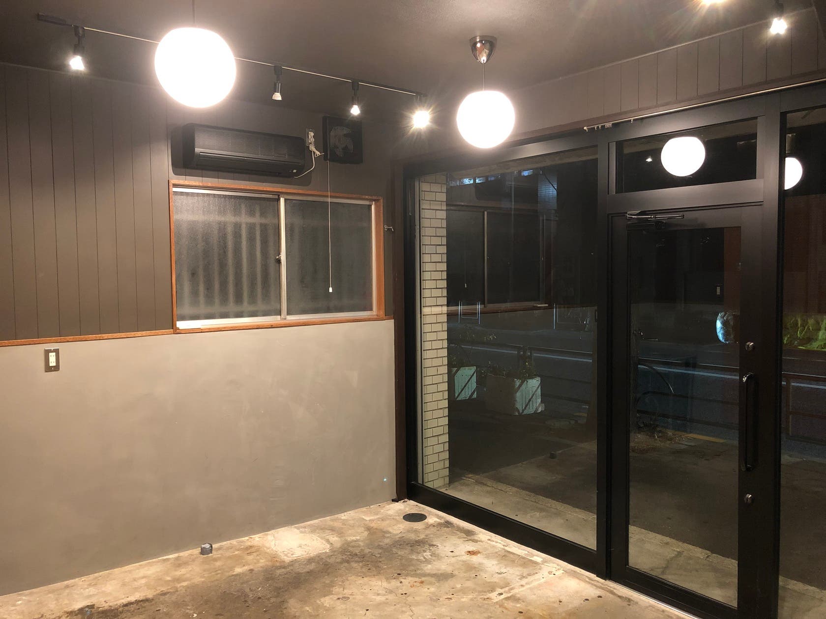 ポップアップストアやアパレルの展示会に最適な通り沿いに面した路面スペースの写真14