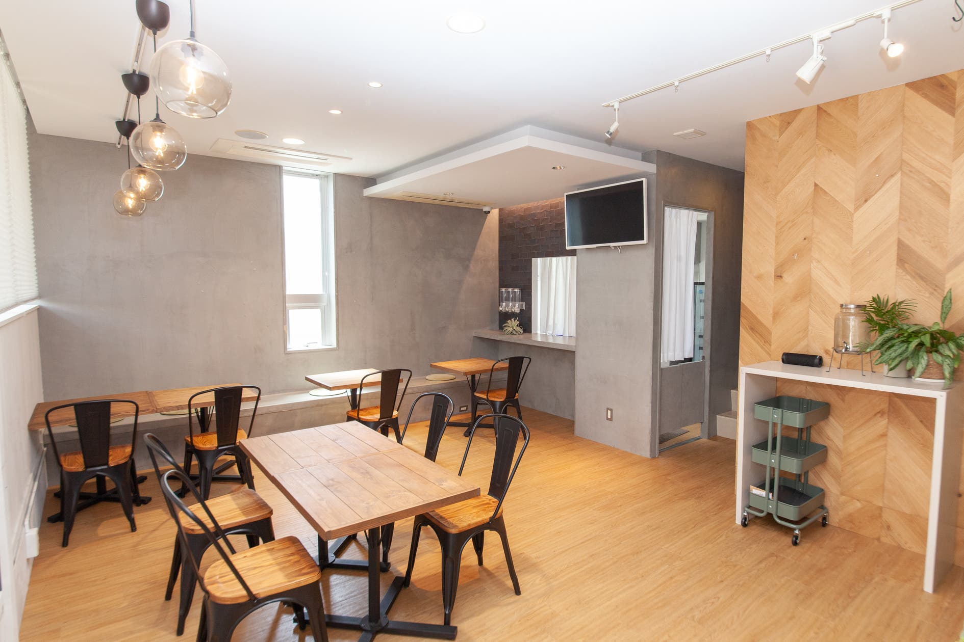 【学芸大学のカフェ風レンタルスペース】各種パーティ―やワークショップ、撮影に！大型スーパー、コインパーキングのすぐ近くの写真2