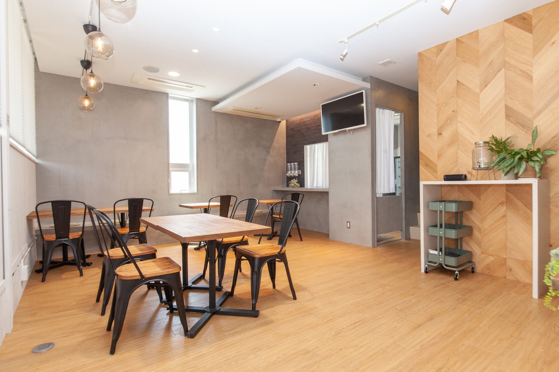 【学芸大学のカフェ風レンタルスペース】各種パーティ―やワークショップ、撮影に！大型スーパー、コインパーキングのすぐ近くの写真3