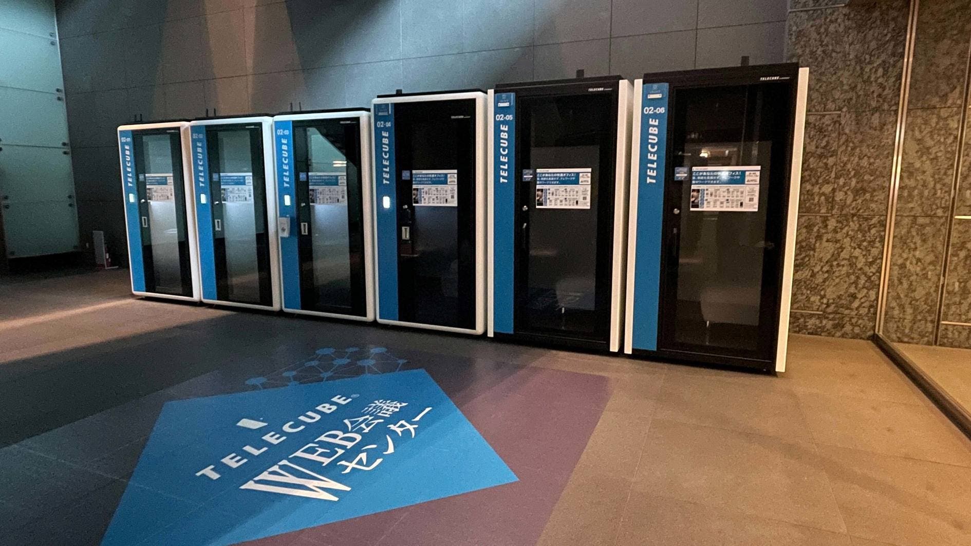 【テレキューブ】新丸の内ビルの個室型ワークブース（02-01）です。視線と音を遮る、プライベートな集中環境。の写真1