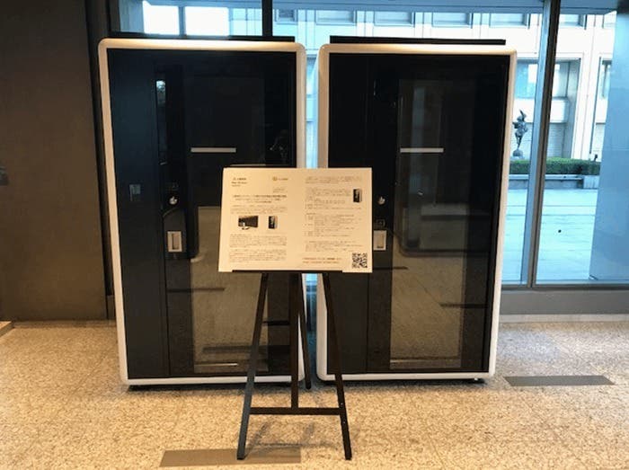 【テレキューブ】日比谷国際ビルの個室型ワークブース（05-01）です。視線と音を遮る、プライベートな集中環境。の写真1