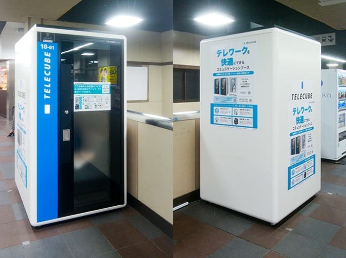 【テレキューブ】西武鉄道　高田馬場駅　改札内の個室型ワークブース（10-01）です。視線と音を遮る、プライベートな集中環境。の写真1