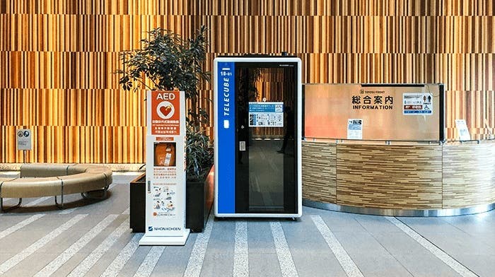 【テレキューブ】豊洲フロントの個室型ワークブース(18-01)です。視線と音を遮る、プライベートな集中環境。の写真1