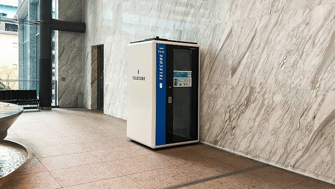 【テレキューブ】汐留ビルディングの個室型ワークブース(16-01)です。視線と音を遮る、プライベートな集中環境。の写真1