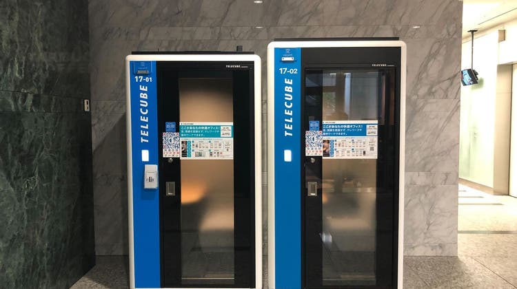 【テレキューブ】北の丸スクエアの個室型ワークブース(17-01)です。視線と音を遮る、プライベートな集中環境。の写真1