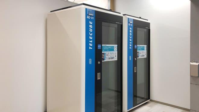 【テレキューブ】イトーヨーカドー武蔵境店の個室型ワークブース(40-02)です。視線と音を遮る、プライベートな集中環境。の写真1