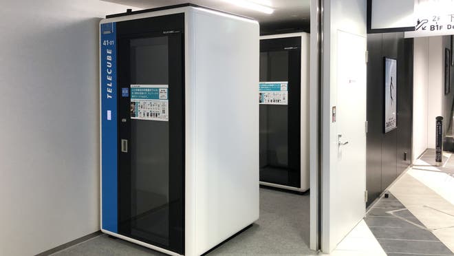 【テレキューブ】羽田イノベーションシティの個室型ワークブース(41-01)です。視線と音を遮る、プライベートな集中環境。の写真1