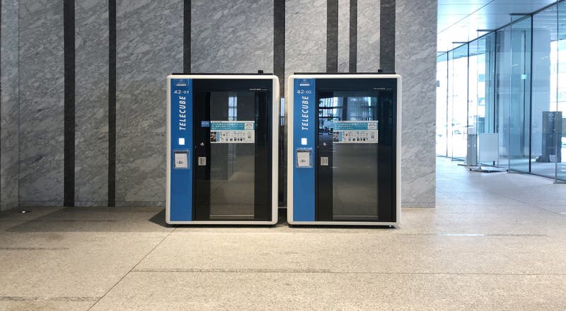 【テレキューブ】大名古屋ビルヂングの個室型ワークブース（42-02）です。視線と音を遮る、プライベートな集中環境。