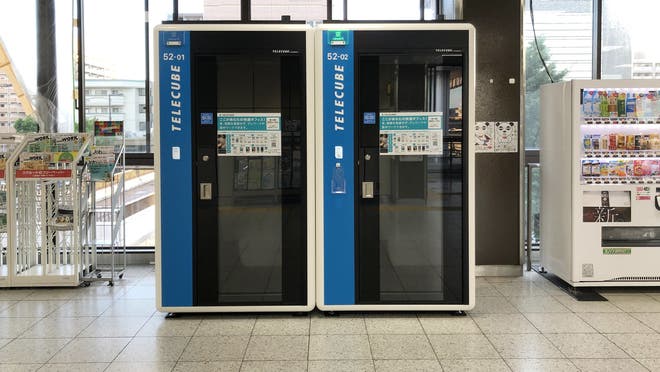 【テレキューブ】京成幕張本郷駅の個室型ワークブース(52-01)です。視線と音を遮る、プライベートな集中環境。の写真1