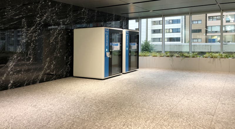 【テレキューブ】TIX TOWER UENOの個室型ワークブース（60-02）です。視線と音を遮る、プライベートな集中環境。