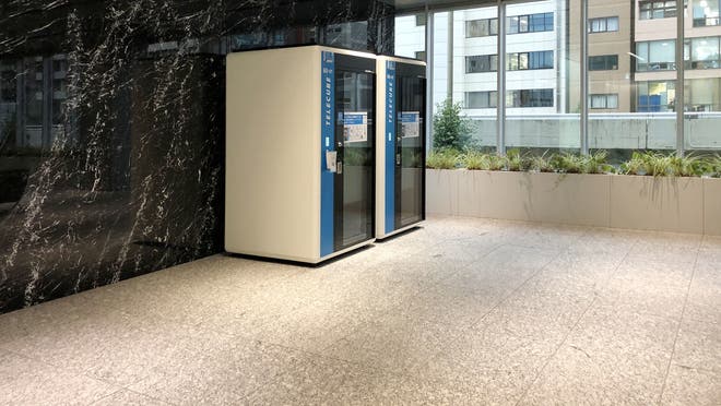 【テレキューブ】TIX TOWER UENOの個室型ワークブース(60-02)です。視線と音を遮る、プライベートな集中環境。の写真1