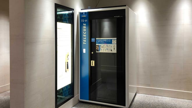 【テレキューブ】鉄鋼ビルディングの個室型ワークブース(72-01)です。視線と音を遮る、プライベートな集中環境。の写真1