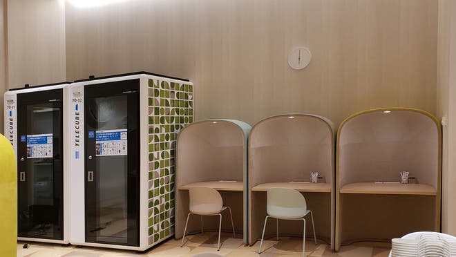 【テレキューブ】清和梅田ビルの個室型ワークブース(70-01)です。視線と音を遮る、プライベートな集中環境。の写真1