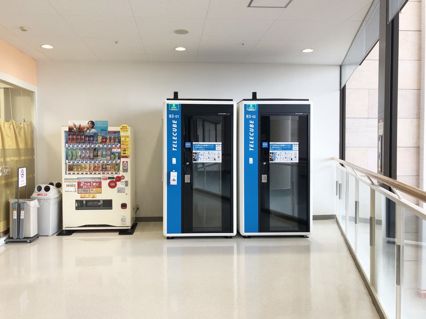 【テレキューブ】イトーヨーカドー立場店の個室型ワークブース（83-02）です。視線と音を遮る、プライベートな集中環境。の写真1