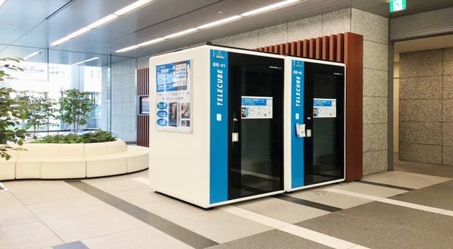 【テレキューブ】太陽生命品川ビルの個室型ワークブース（86-01）です。視線と音を遮る、プライベートな集中環境。