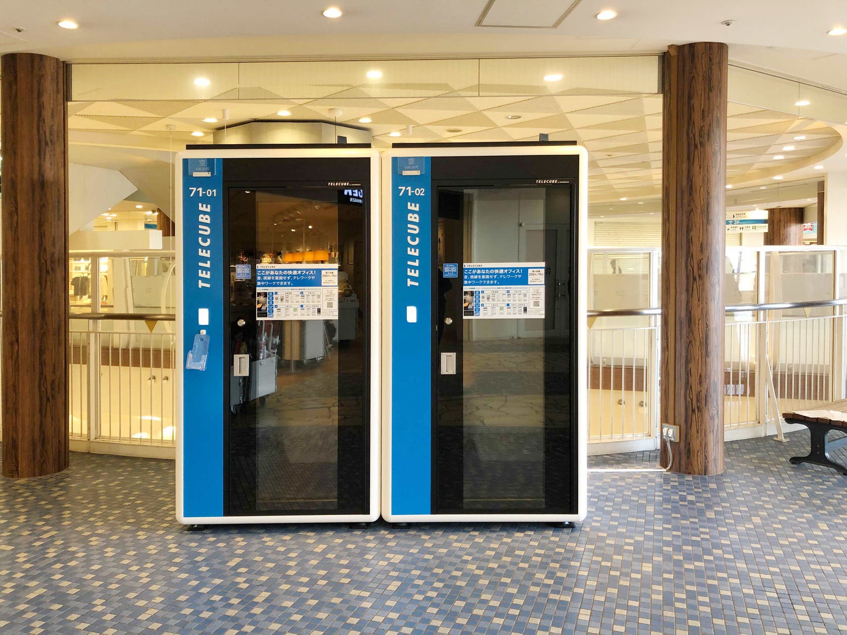 【テレキューブ】アクアシティお台場の個室型ワークブース（71-01）です。視線と音を遮る、プライベートな集中環境。の写真1