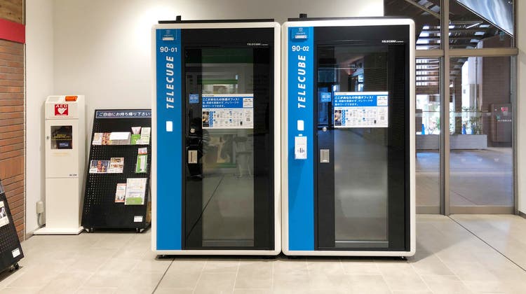 【テレキューブ】流山おおたかの森 こかげテラスの個室型ワークブース(90-01)です。視線と音を遮る、プライベートな集中環境。の写真1
