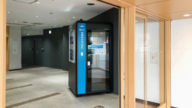 【テレキューブ】飯田橋駅東口ビルの個室型ワークブース(98-01)です。視線と音を遮る、プライベートな集中環境。の写真1