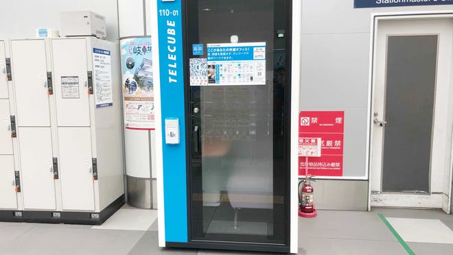 【テレキューブ】名古屋鉄道 名鉄岐阜駅 2F改札外の個室型ワークブース(110-01)です。の写真1
