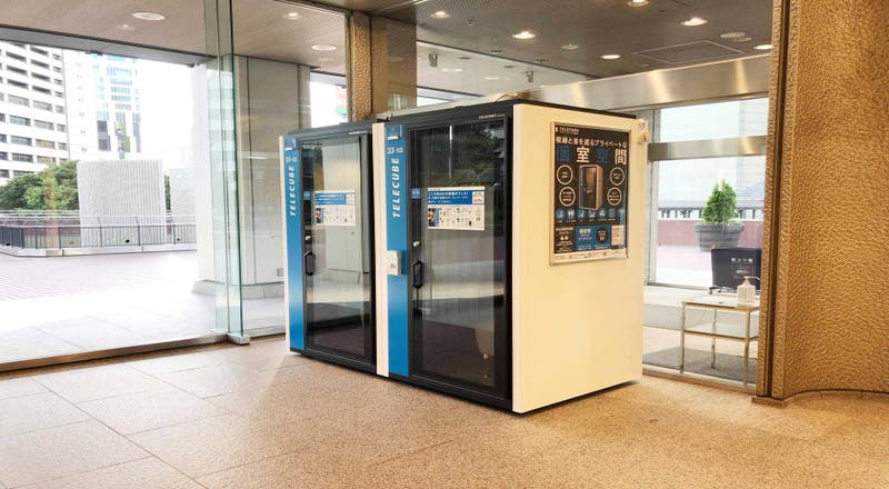 【テレキューブ】渋谷クロスタワーの個室型ワークブース（33-03）です。視線と音を遮る、プライベートな集中環境。