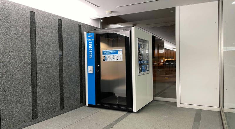 【テレキューブ】三田Avantiの個室型ワークブース（125-01）です。視線と音を遮る、プライベートな集中環境。