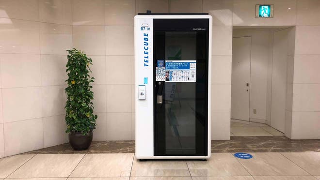 【テレキューブ】ハービスENTオフィスタワーの個室型ワークブース(67-01)です。視線と音を遮る、プライベートな集中環境。の写真1