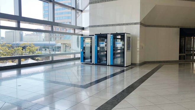 【テレキューブ】横浜ランドマークタワーの個室型ワークブース(06-02)です。視線と音を遮る、プライベートな集中環境。の写真1