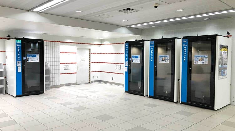 【テレキューブ】横浜駅の個室型ワークブース(128-01)です。視線と音を遮る、プライベートな集中環境。の写真1