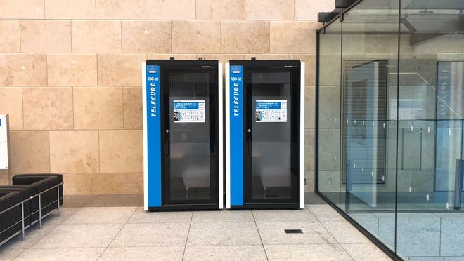 【テレキューブ】大手門タワーの個室型ワークブース(130-01)です。視線と音を遮る、プライベートな集中環境。の写真1